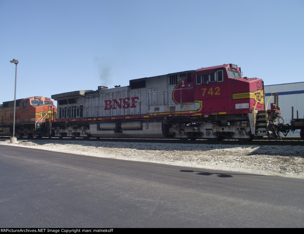BNSF 742